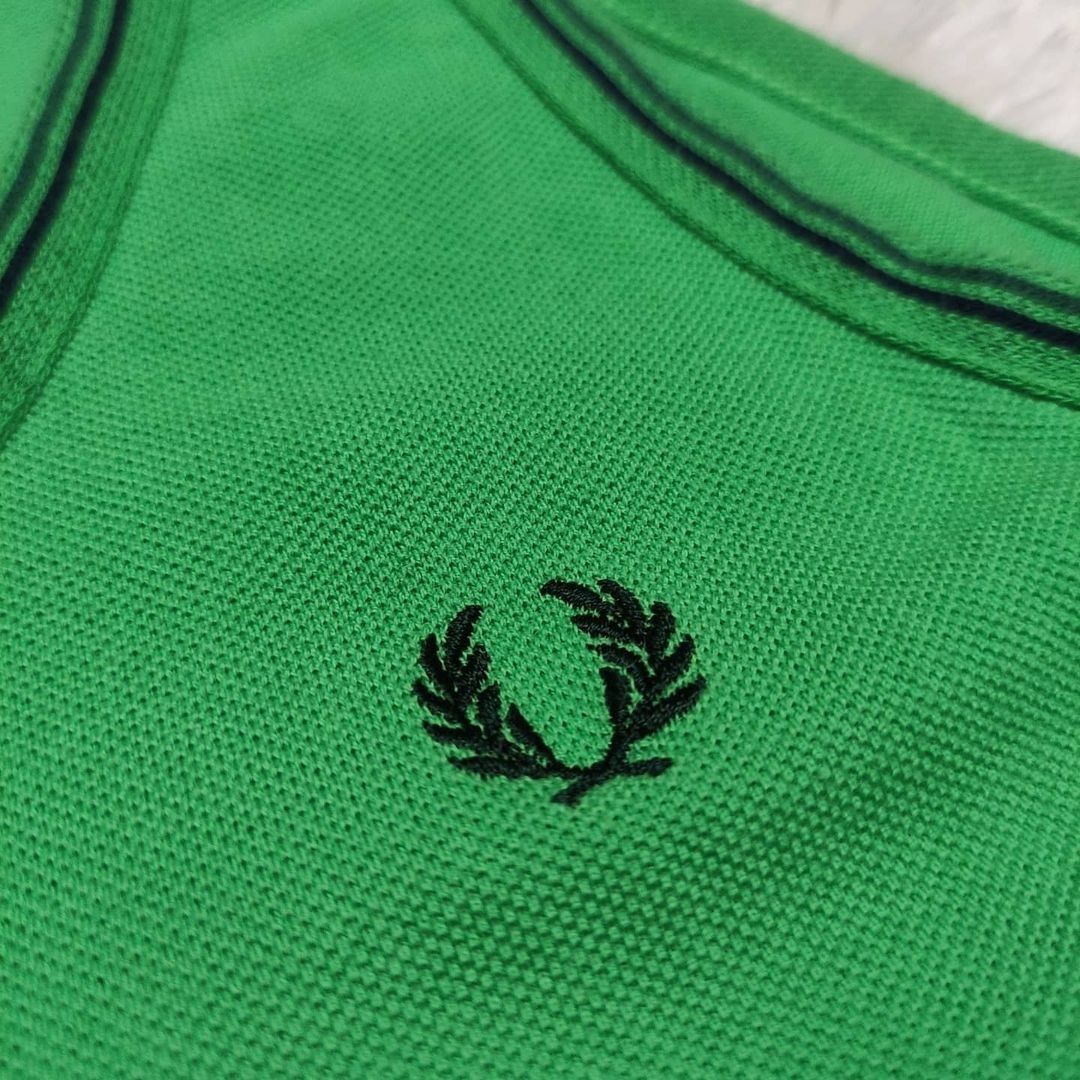 Freed Perry, Fesyen Pria, Pakaian , Atasan di Carousell