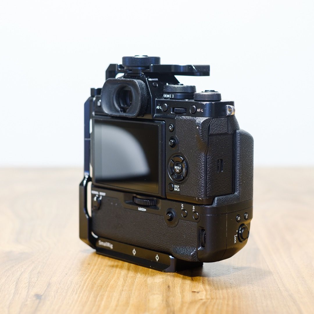 Fujifilm X-T3 body with VG-XT3 battery grip and SmallRig Cage (Fuji), 攝影器材, 相機 - Carousell
