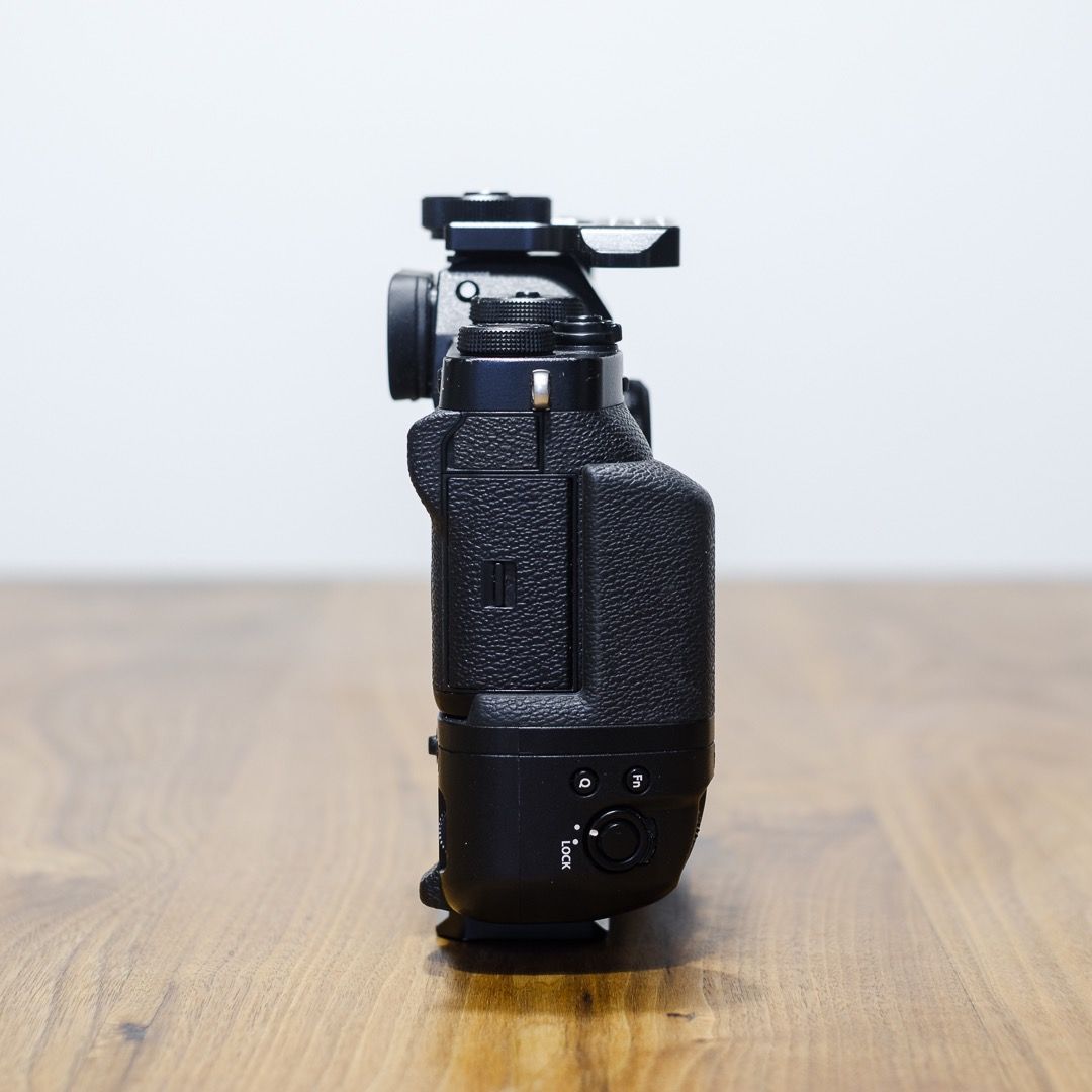 Fujifilm X-T3 body with VG-XT3 battery grip and SmallRig Cage (Fuji), 攝影器材, 相機 - Carousell