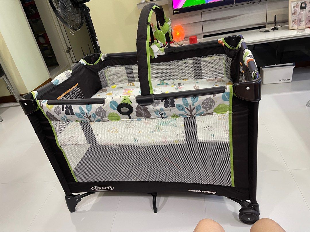 Graco Playpen pack n play, Babies & Kids, Baby Nursery & Kids Furniture ...