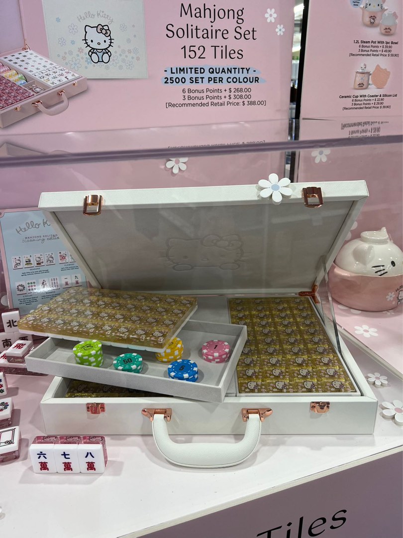 hallo kitty mahjong set gold, Hobbies & Toys, Memorabilia ...