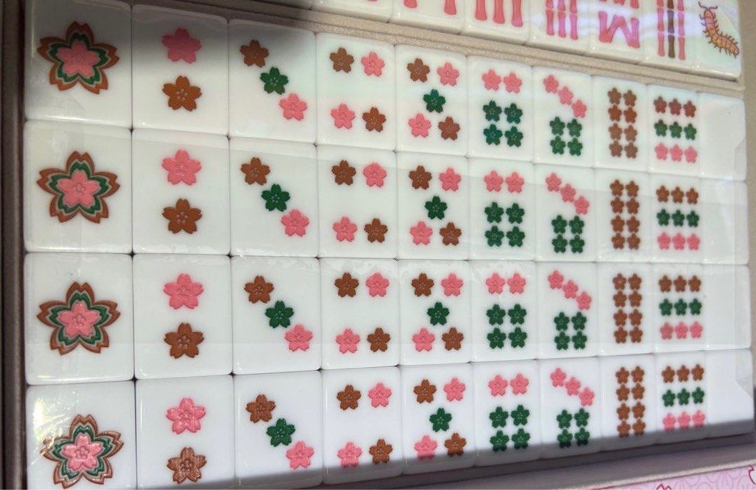 Hello Kitty Limited Edition Sakura Mahjong Solitaire, Hobbies & Toys ...