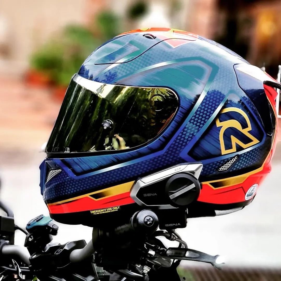 HJC RPHA11 ( SUPERMAN LIMITED EDITION) LARGE, Motorbikes, Motorbike ...