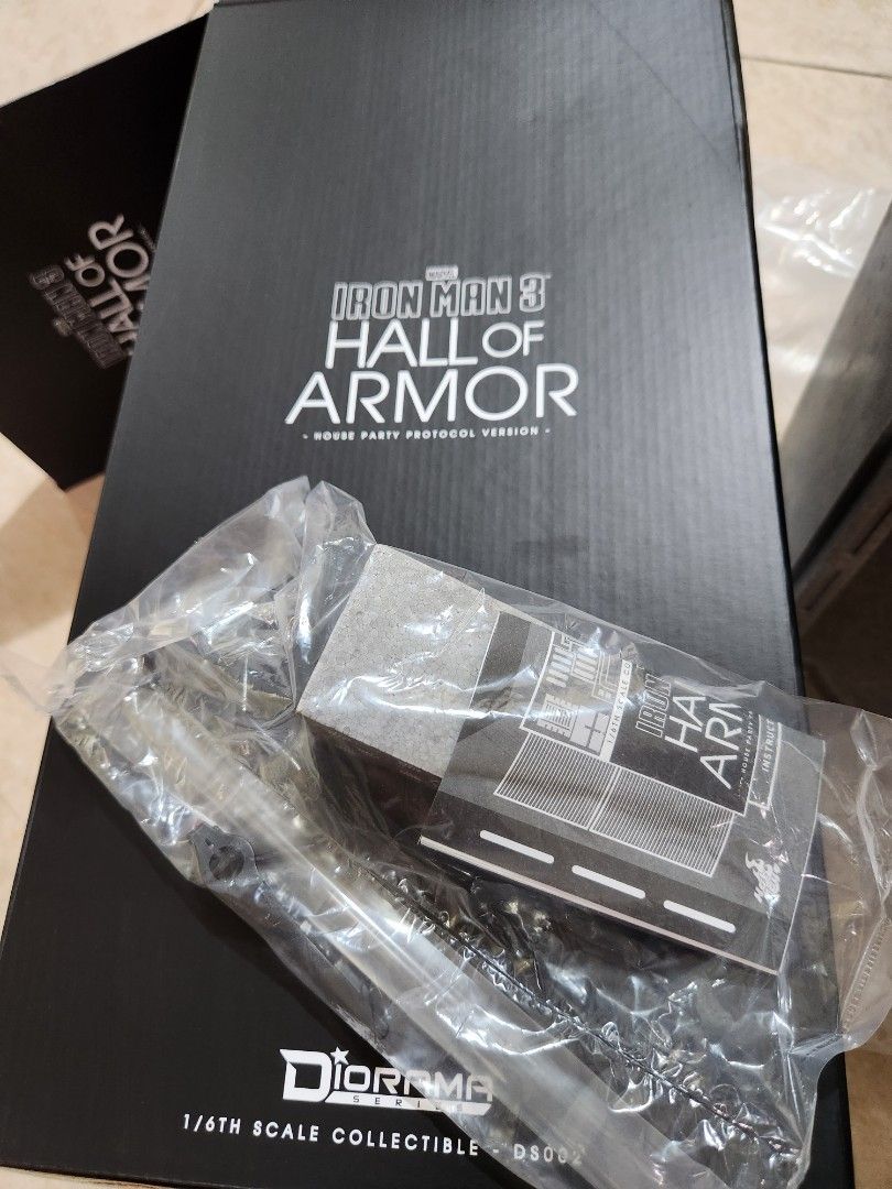 Hot Toys Iron Man 3 Hall of Armor (House Party Protocol Version), Hobbies & Toys, Memorabilia ...
