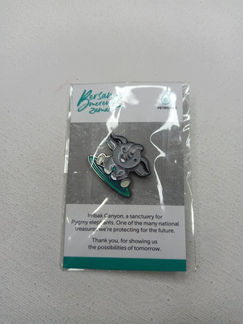 Limited Edition Petronas 45th Years Anniversary Enamel Pin, Hobbies ...