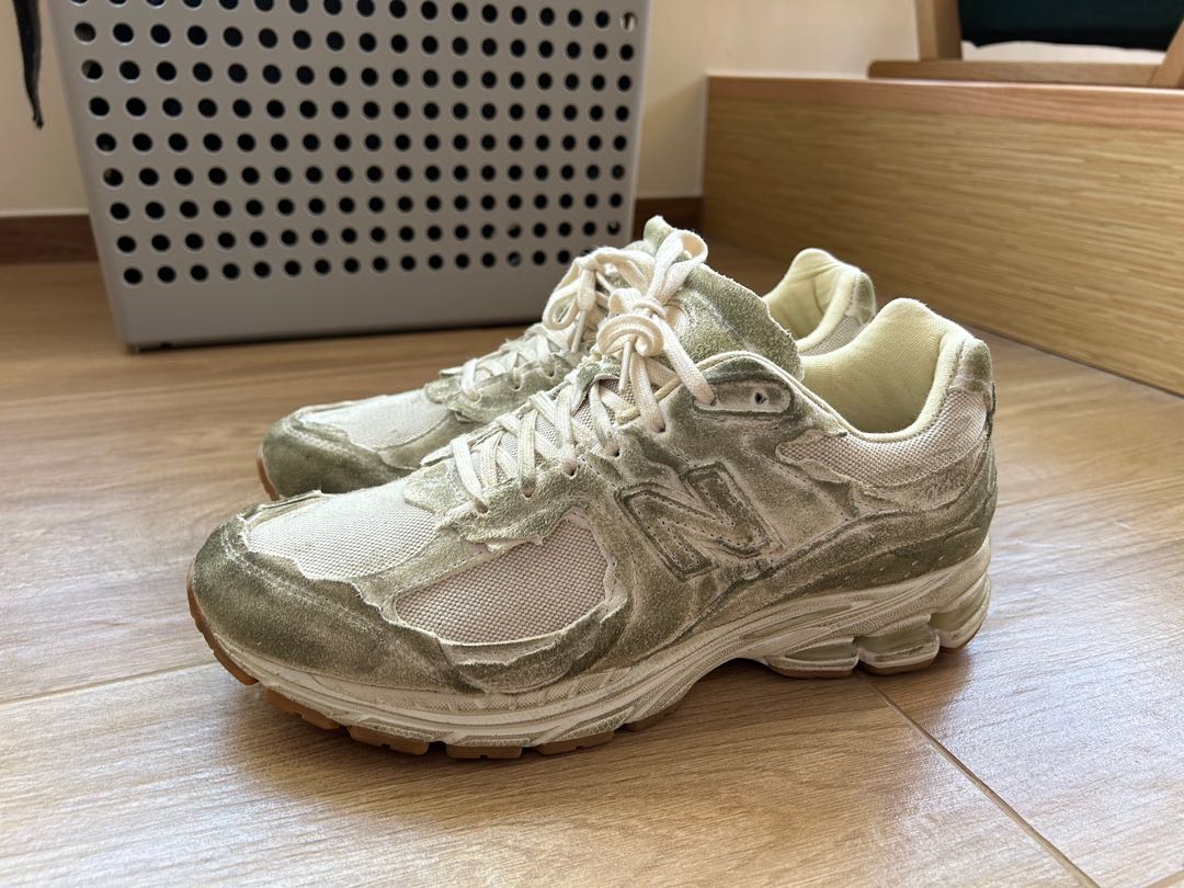 New balance 2002r protection pack white gum pre distressed, 男裝, 鞋, 波鞋 ...