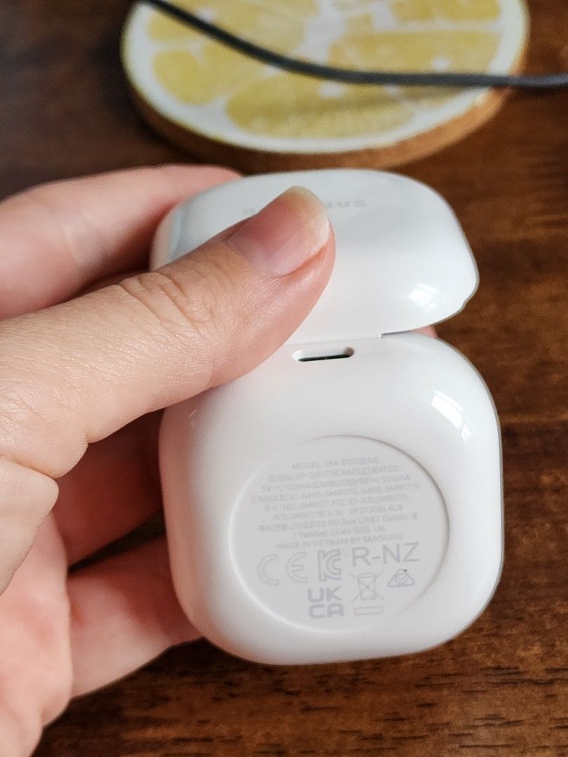 Samsung Galaxy Ear Bud Cradle EP-QR77 plus 1 Ear Bud SM-R177, Audio ...