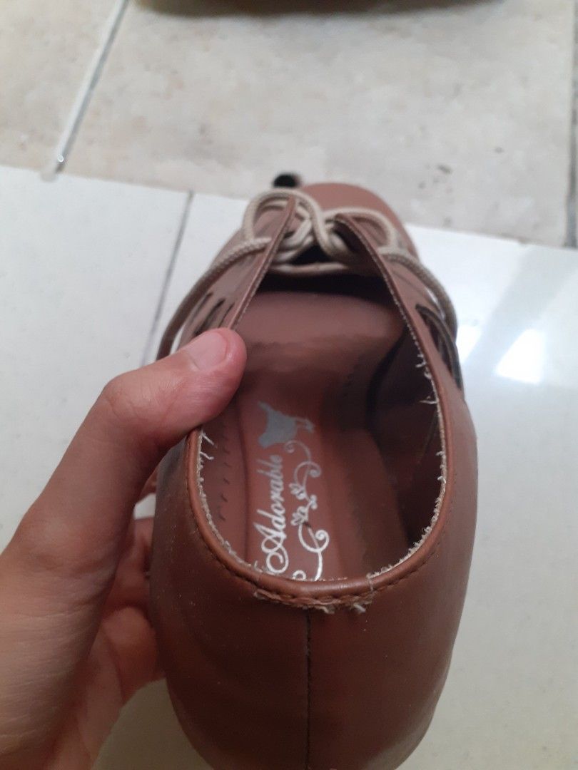 Sepatu platform besar warna cokelat (Adorable Projects), Fesyen Wanita ...