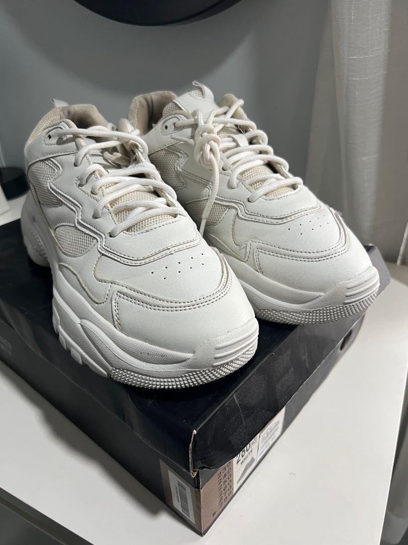 Shoppen chucky shoes, Men's Fashion, Footwear, Sneakers on Carousell