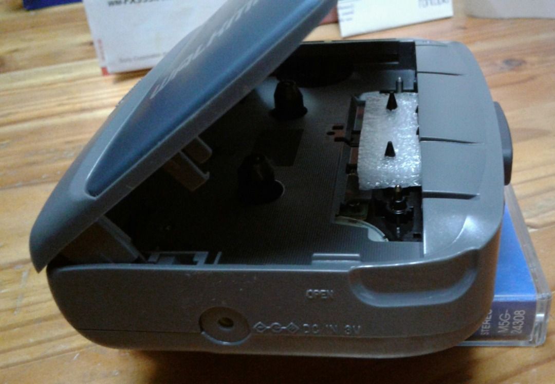 Sony Walkman Radio Cassette Player WM-FX153 LC9 (with issue), Audio, Portable Music Players on ...