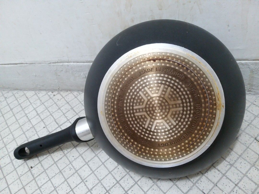 Tefal 28cm with glass lid, 傢俬＆家居, 廚具和餐具, 炊具及配件 - Carousell