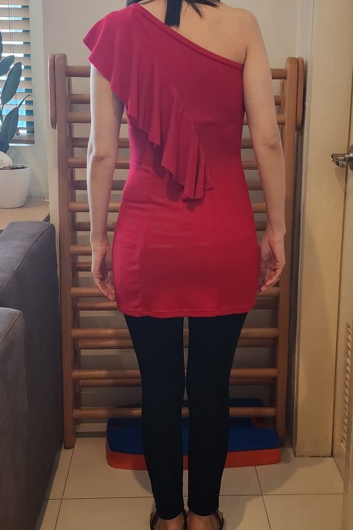 Venus cut red top, Women's Fashion, Tops, Others Tops on Carousell