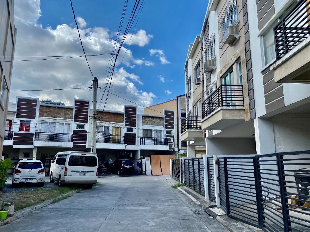3 Storey Modern Townhouse For Sale Near Ayala Mall Cloverleaf ...