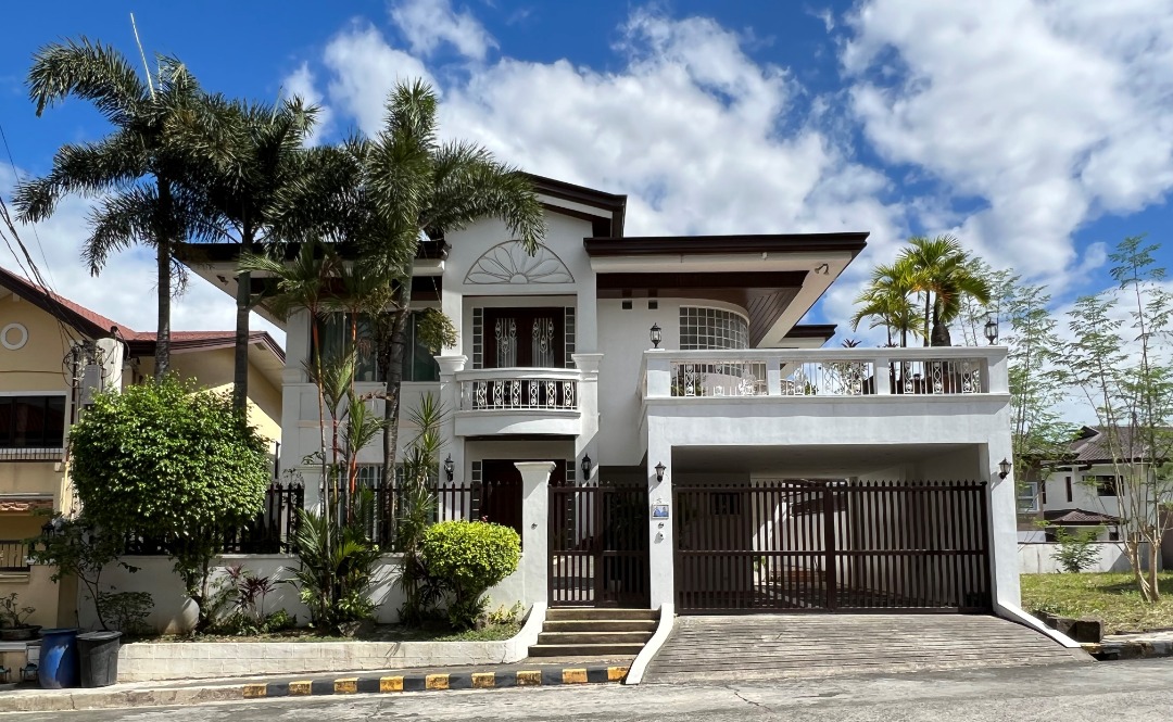 A Newly Renovated Italian Style Home located at Vista Real Classica 2 ...