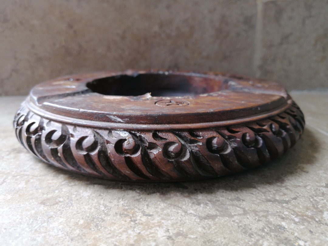 Asbak Kayu Ukiran, Antik, Pajangan di Carousell