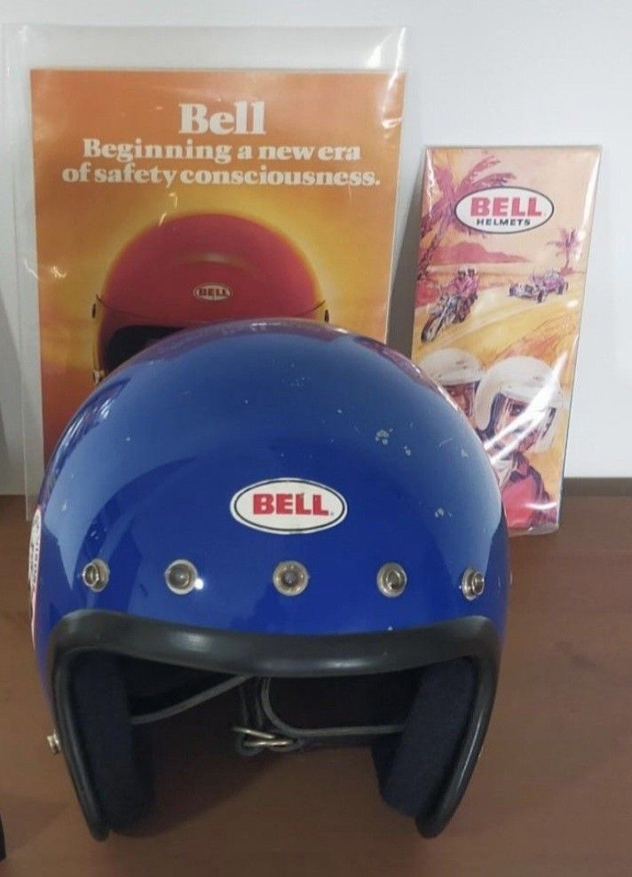 Bell helmet, Motorcycles, Motorcycle Apparel on Carousell