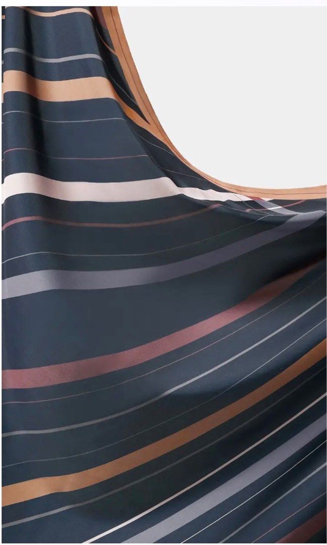 dUCk Modern Lines Shawl in Moonrise, Women's Fashion, Muslimah Fashion ...