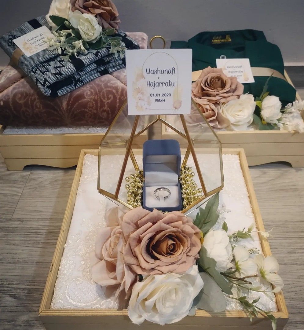 Dulang Gubahan Hantaran - Wooden crates, Hobbies & Toys, Stationery ...