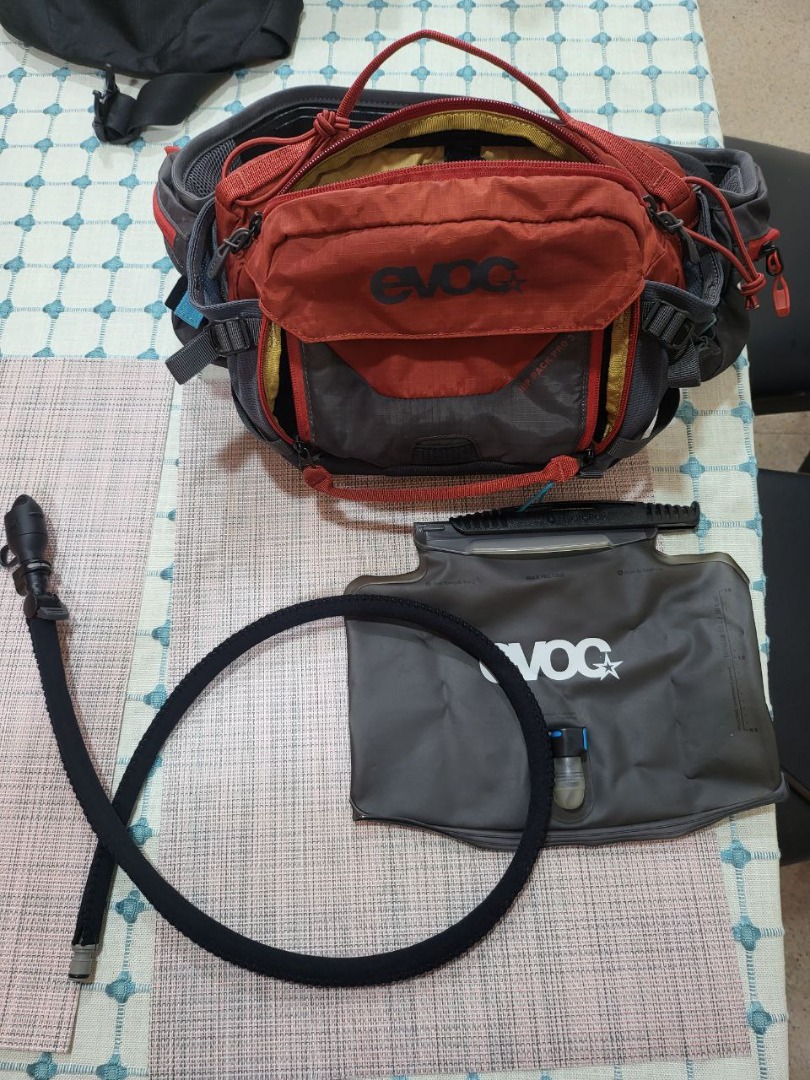 EVOC Hip Pack Pro 3L + 1.5L Hip Pack Hydration Bladder, Sports ...