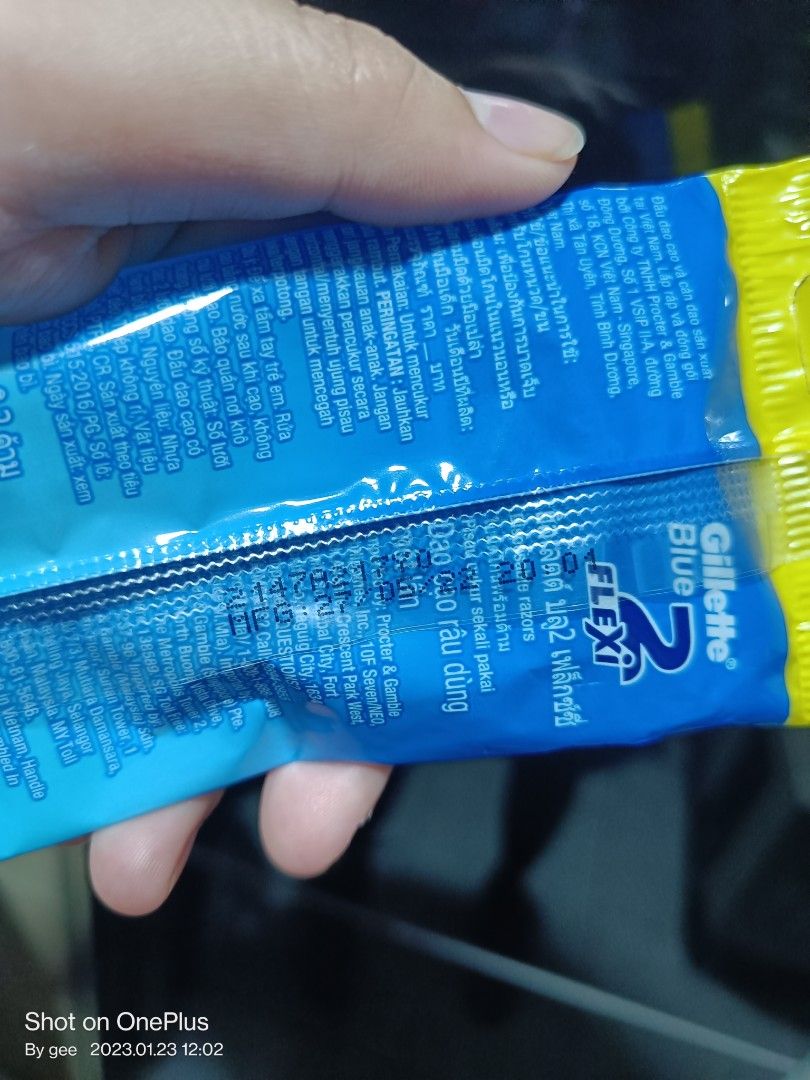 Gillette Blue 2 flexi, Beauty & Personal Care, Men's Grooming on Carousell