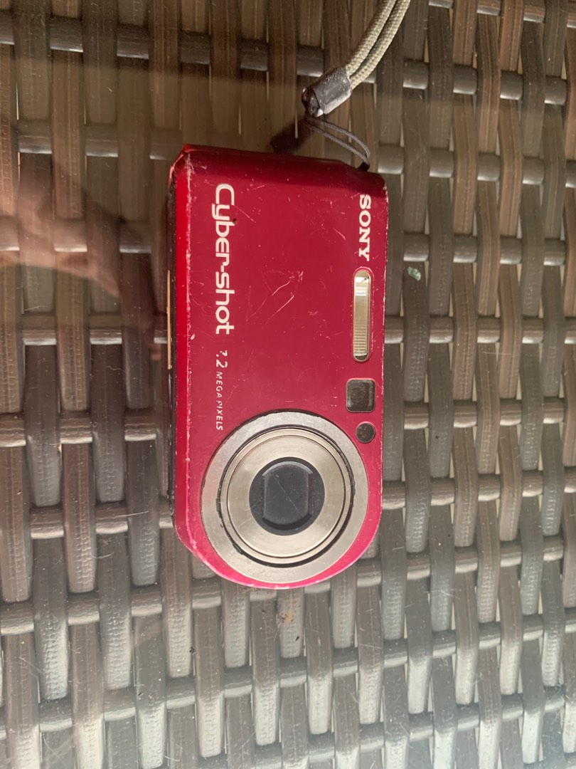 Old Sony Cyber-shot (to repair), Photography, Cameras on Carousell