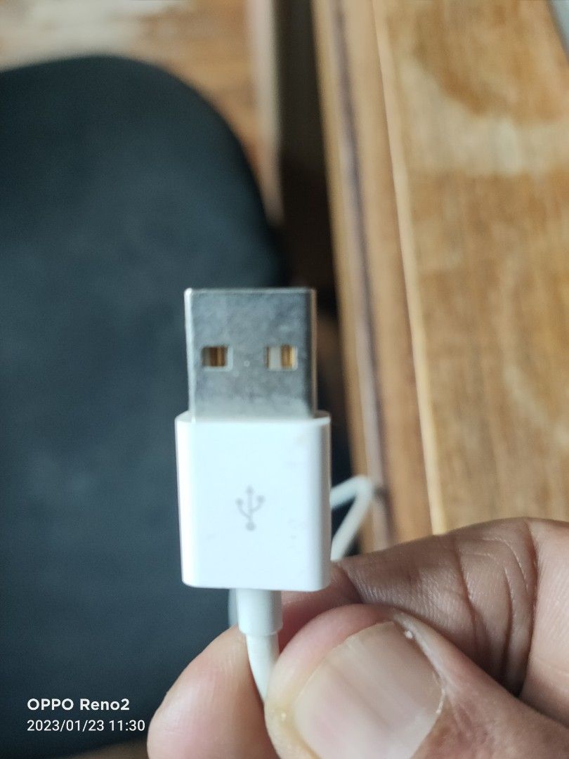 Older Ipad USB cables, Mobile Phones & Gadgets, Mobile & Gadget ...