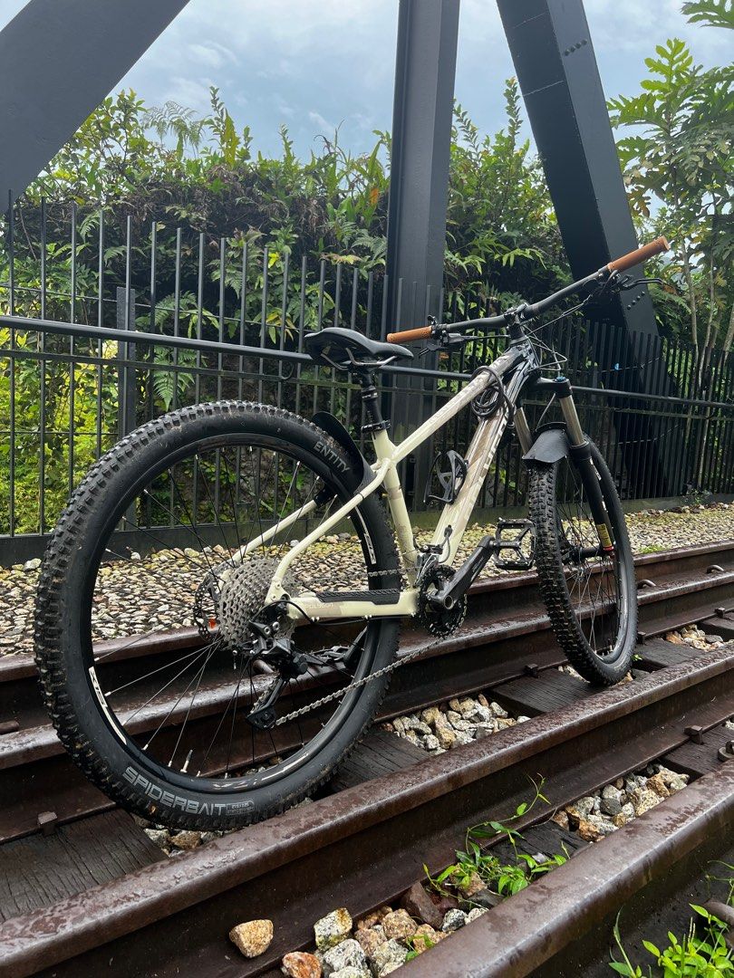 Polygon xtrada 6, Sports Equipment, Bicycles & Parts, Bicycles on Carousell