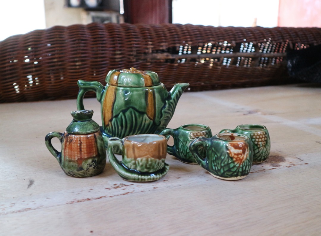 Teko Labu/Poci Teh Lawas Bahan Keramik, Kitchen & Appliances di Carousell