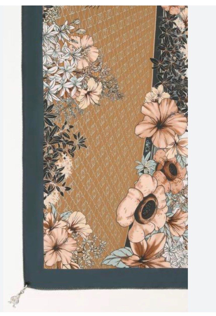 The Merdeka dUCk Shawl in Khatulistiwa, Women's Fashion, Muslimah ...