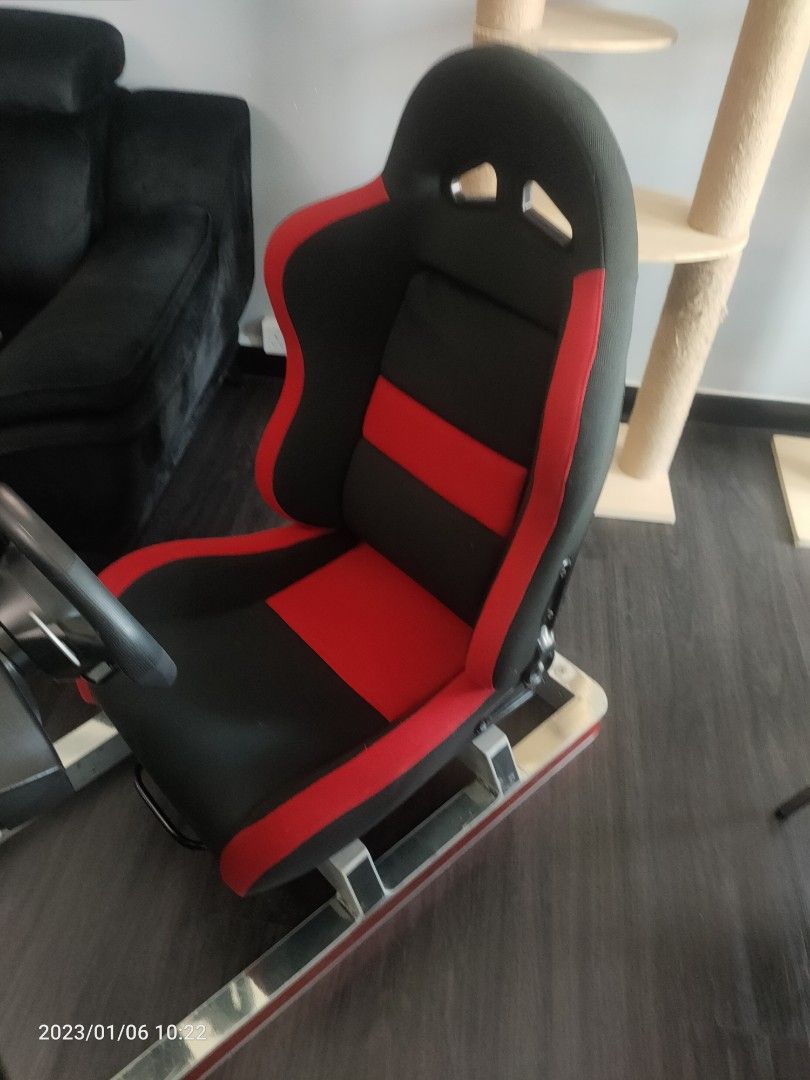Thrustmaster T80 - Ferrari 488 GTB Edition with seat setup.Can nego ...