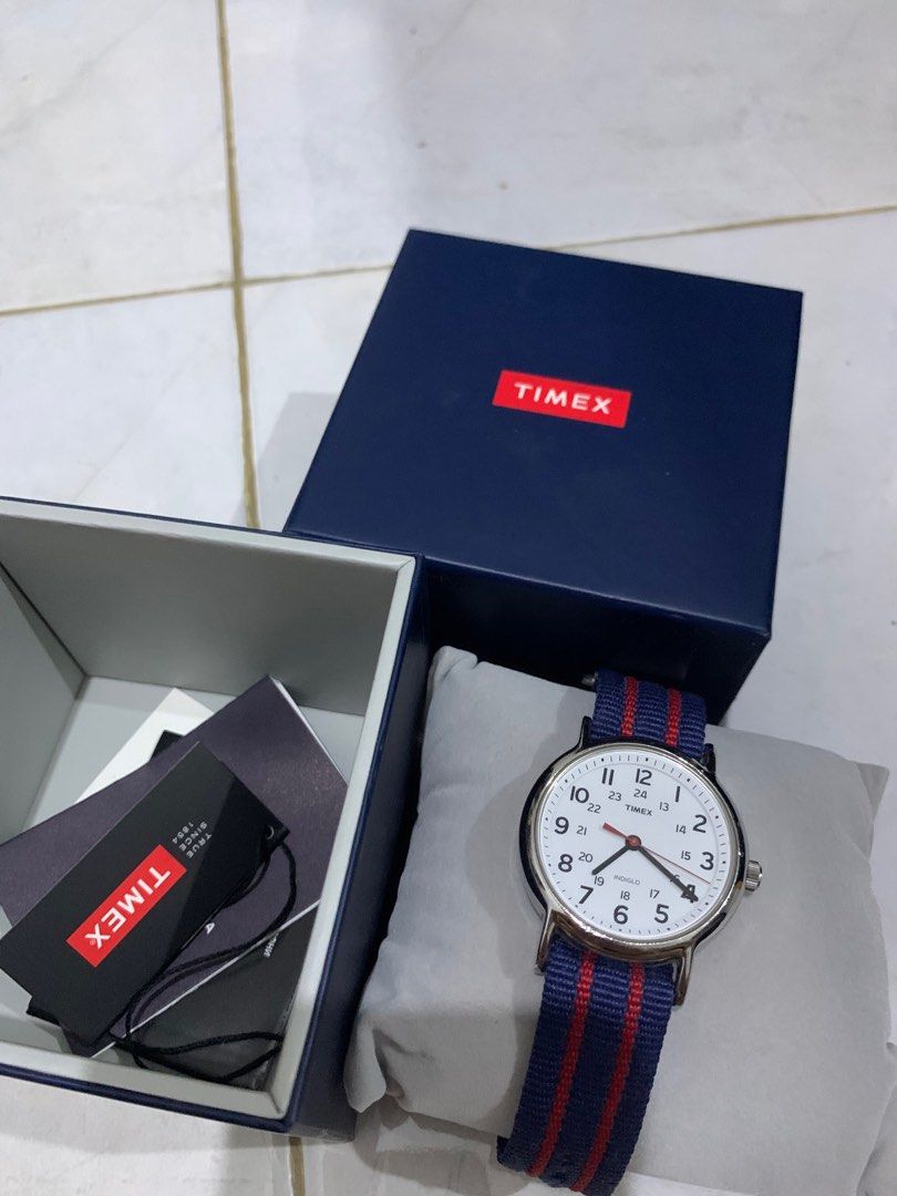 Timex Weekender Slip Thru Watch Cream, Blue Red (Global)