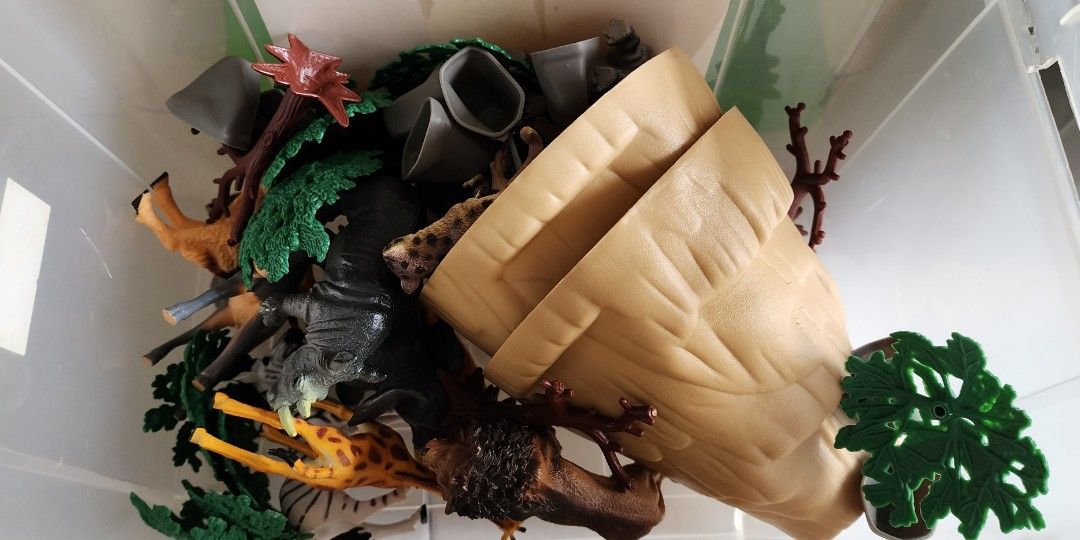 Toys r us Animal Zone, Hobbies & Toys, Toys & Games on Carousell