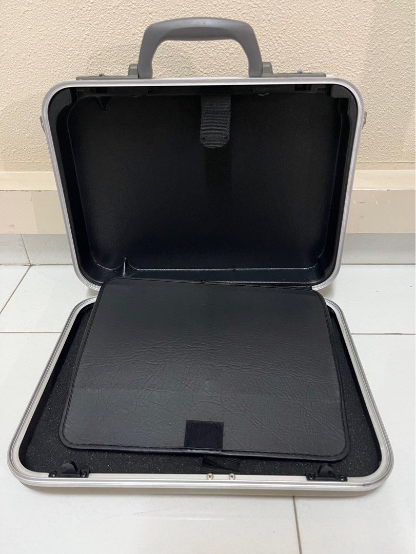 Vintage Apple Briefcase, Men's Fashion, Bags, Briefcases on Carousell