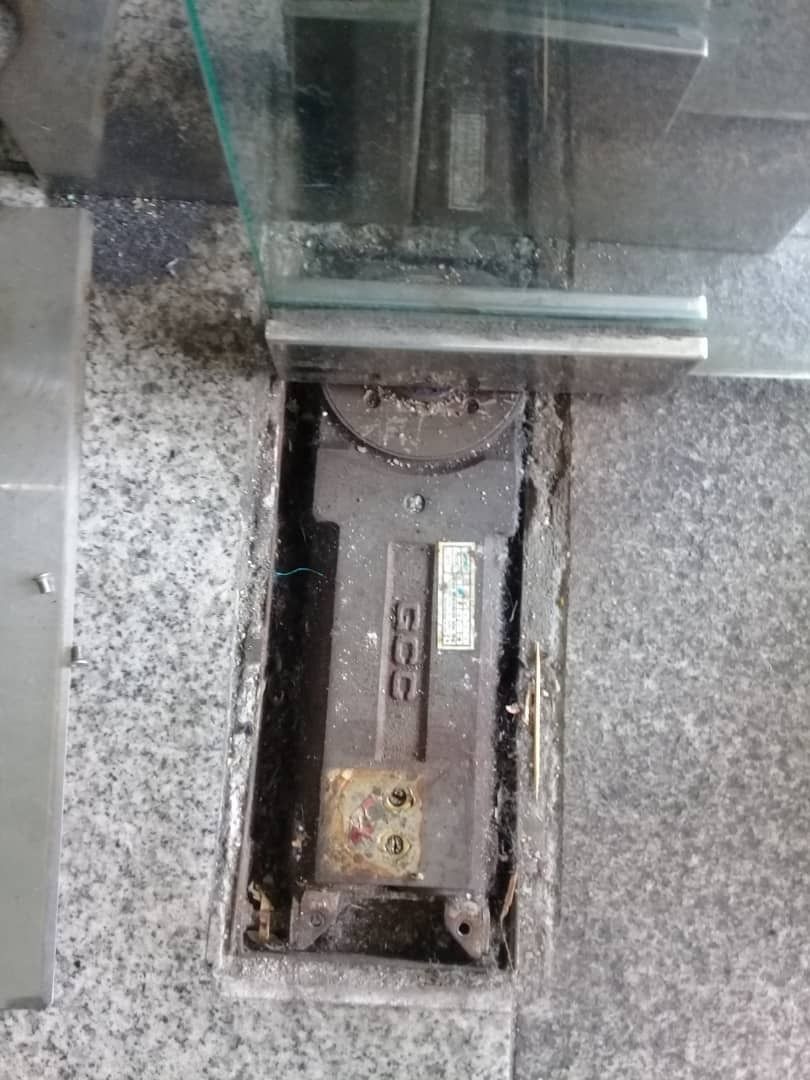 BAIKI PINTU KACA TUTUP LAJU l hydraulic floor spring repair, Services ...