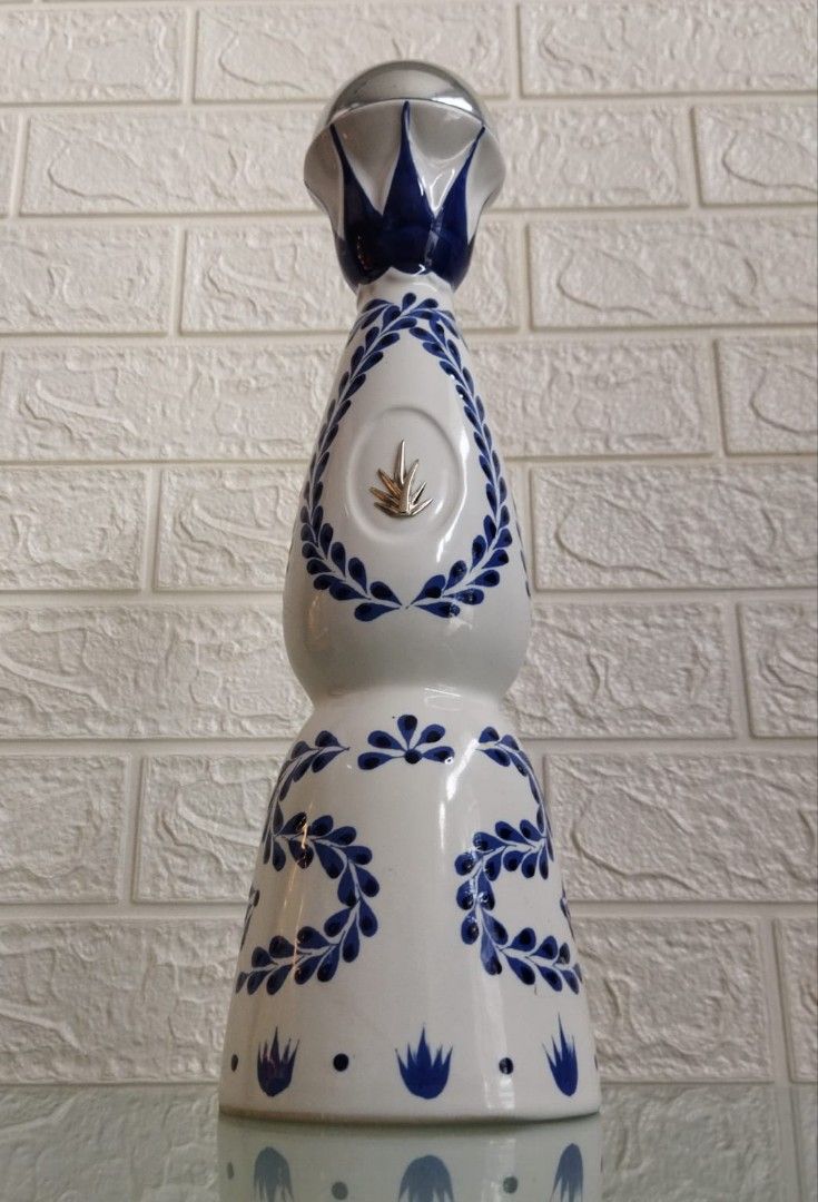 Botol bekas Clase Azul 750ml, Antik, Pajangan di Carousell