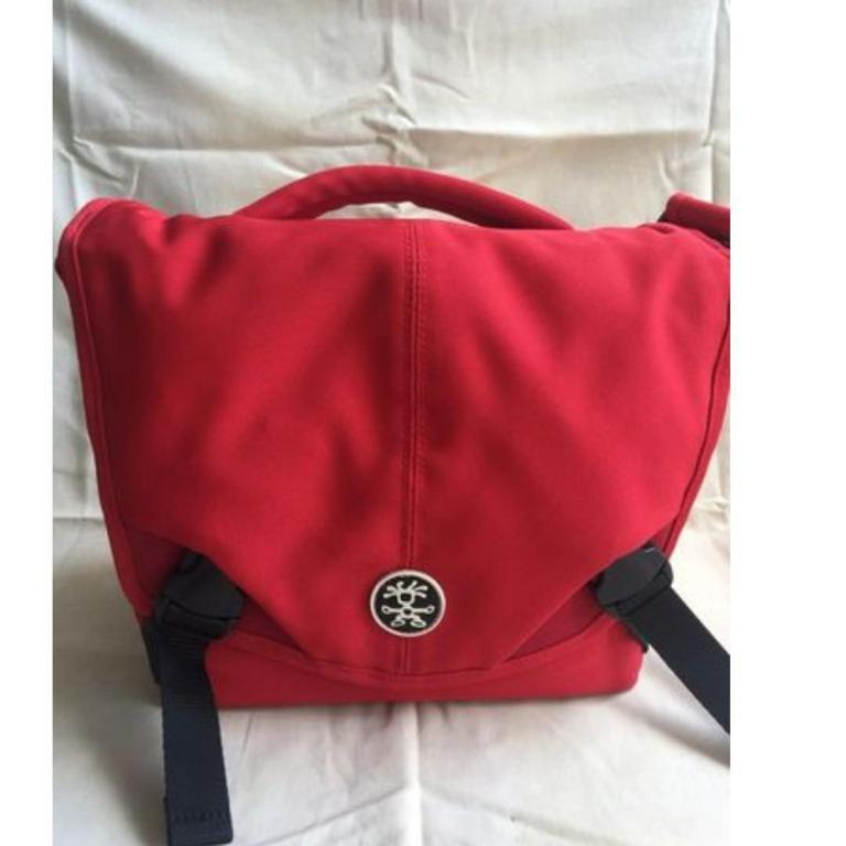 crumpler 5 million series red. (as good as new), Photography ...