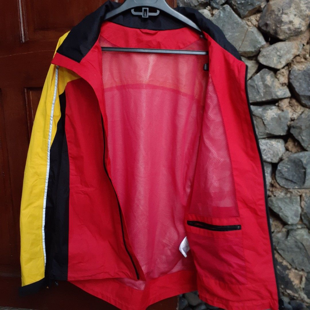Dhl shell jacket, Men's Fashion, Activewear on Carousell