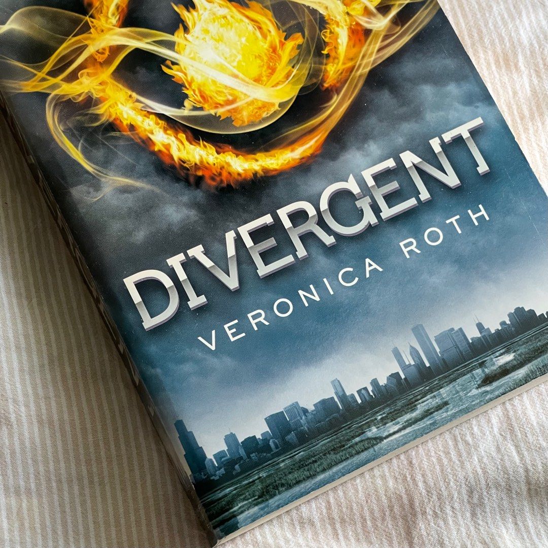 Divergent by Veronica Roth, Hobbies & Toys, Books & Magazines, Fiction ...