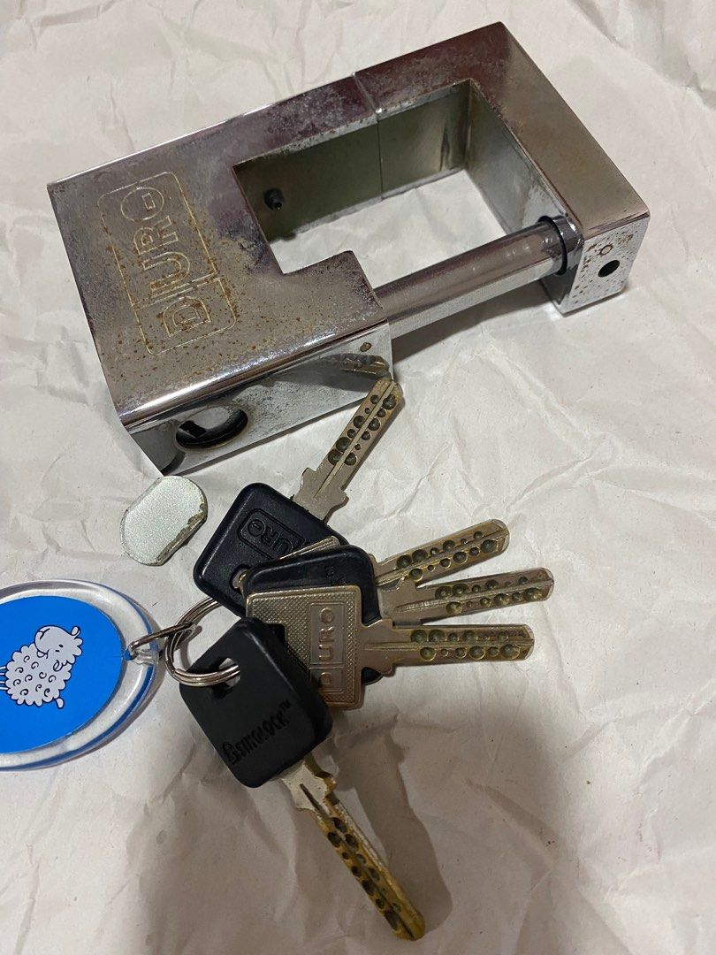 Duro HDB standard gate padlock (5 keys), Furniture & Home Living ...