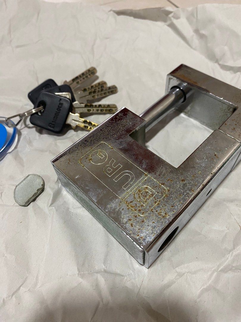 Duro HDB standard gate padlock (5 keys), Furniture & Home Living ...