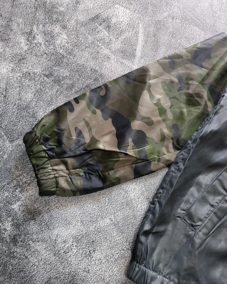 Jaket Outdoor Topvalu Army, Fesyen Pria, Pakaian , Atasan di Carousell