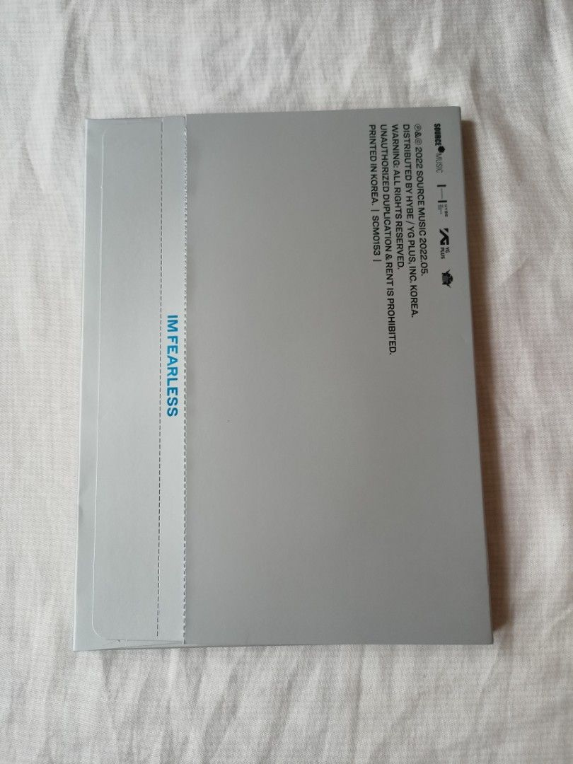 LE SSERAFIM - FEARLESS (BLUE CHYPRE ver.), Hobbies & Toys, Memorabilia ...