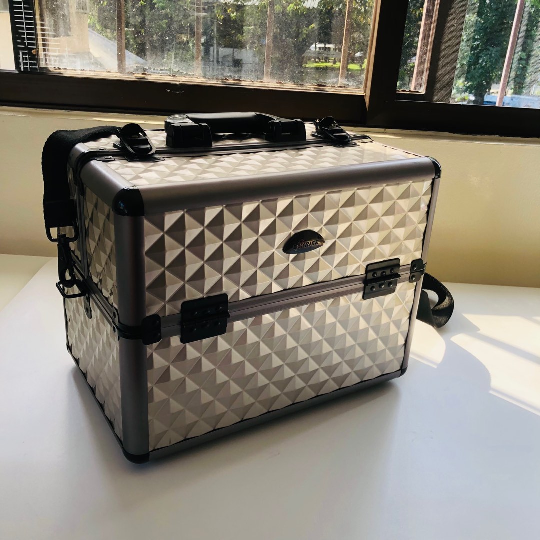 Make up box, Women's Fashion, Jewelry & Organizers, Accessory Holder ...