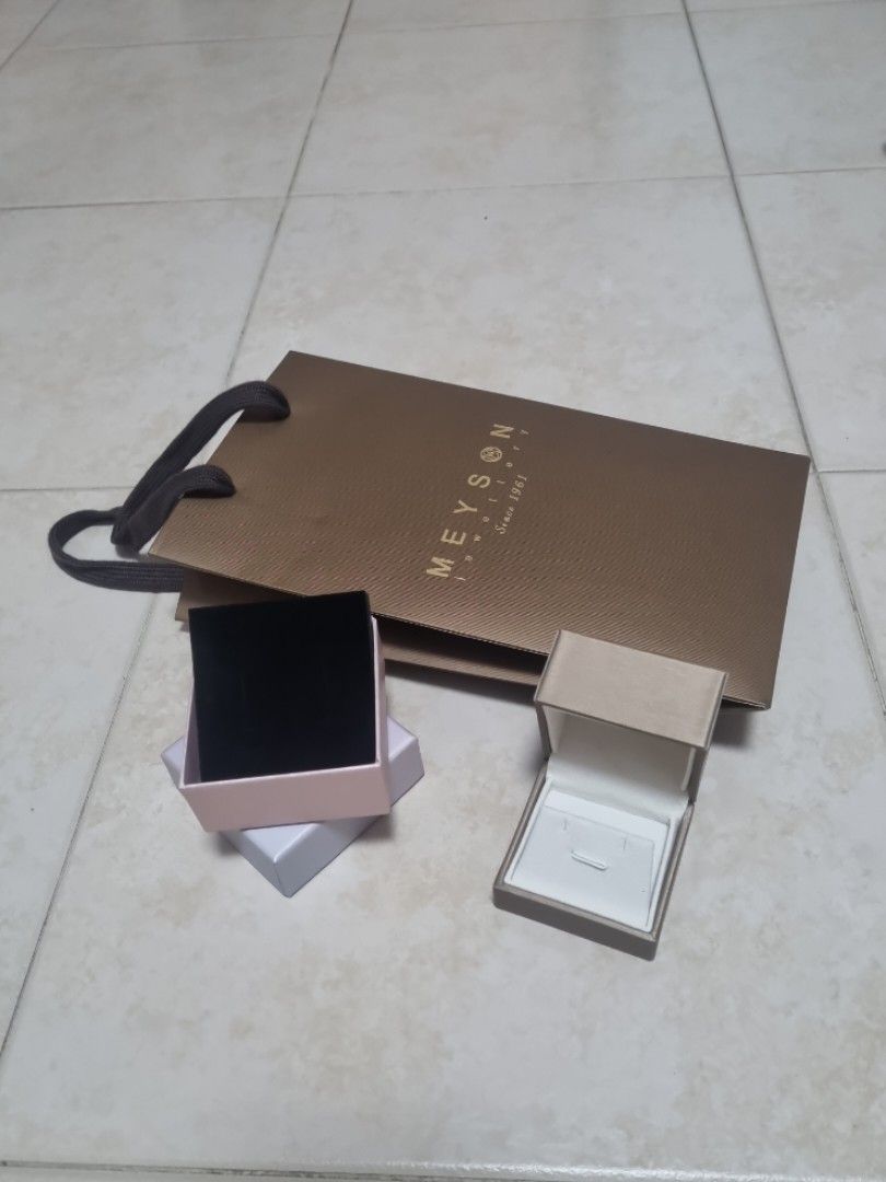 Meyson jewellery box & bag, Women's Fashion, Jewelry & Organisers ...