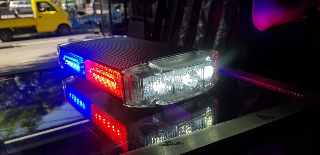 Mini Blinker Red and Blue, Car Parts & Accessories, Audio, Video, Alarm ...