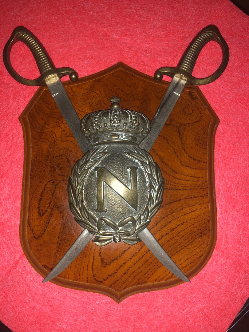 Vintage Royal military shield wall plague, 興趣及遊戲, 收藏品及紀念品, 古董收藏 - Carousell