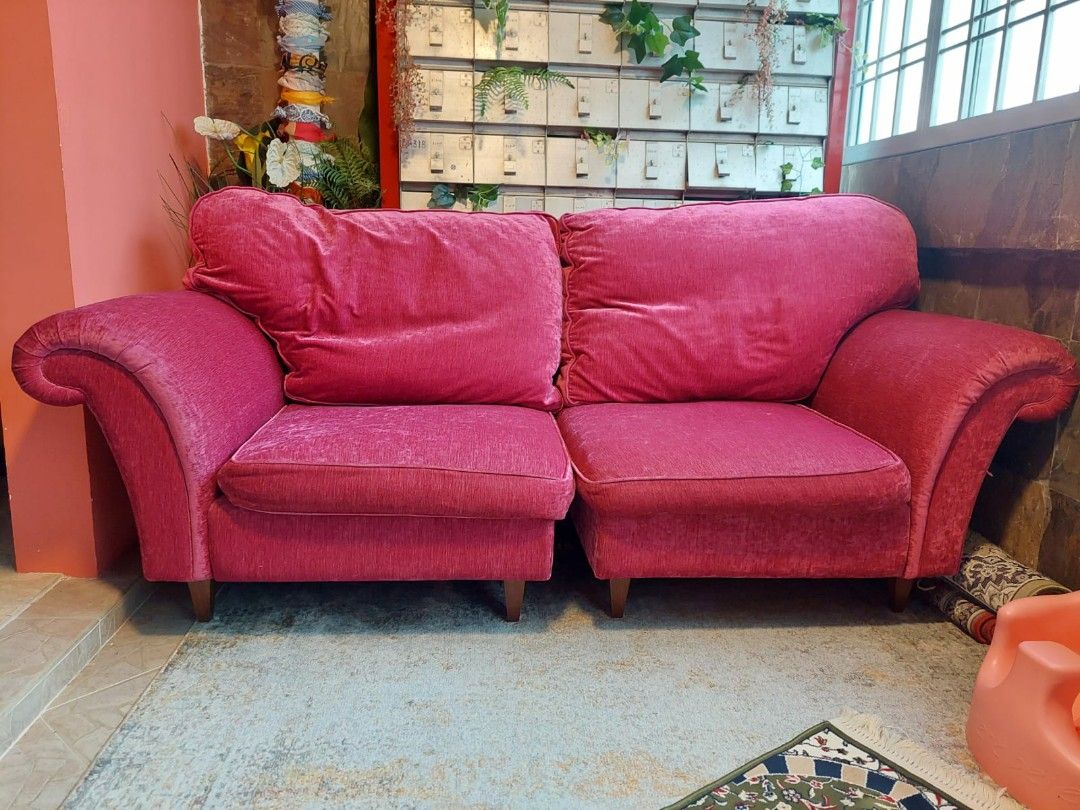Sofa Fuchsia, Furniture & Home Living, Furniture, Sofas on Carousell