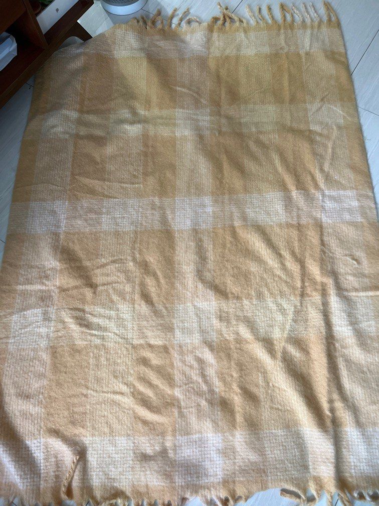 Spotlight Koo Evette Yellow Throw, Furniture & Home Living, Home Decor ...