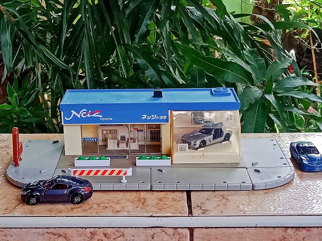 TOMICA TOWN: NETZ CAR SHOWROOM, Hobbies & Toys, Toys & Games on Carousell