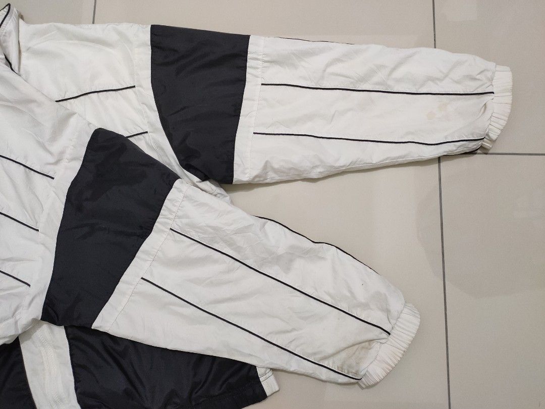 VINTAGE NIKE HITAM/PUTIH WINDBREAKER JACKET, Men's Fashion, Coats ...